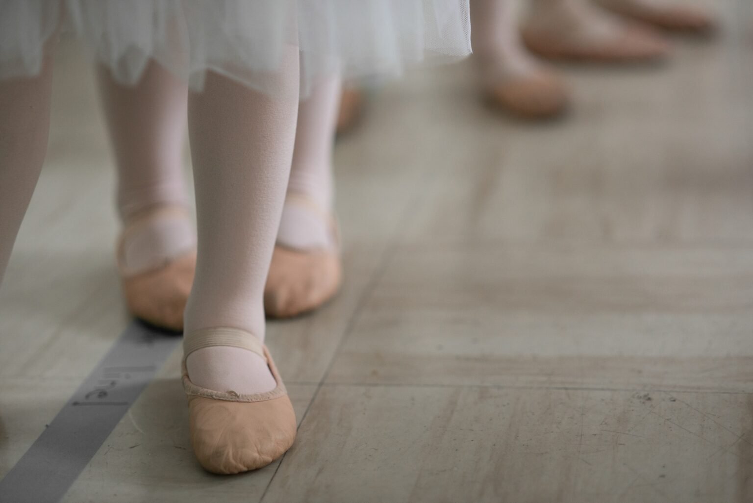 How to Do a Pas de Bourrée Step by Step | Ballet Lovers